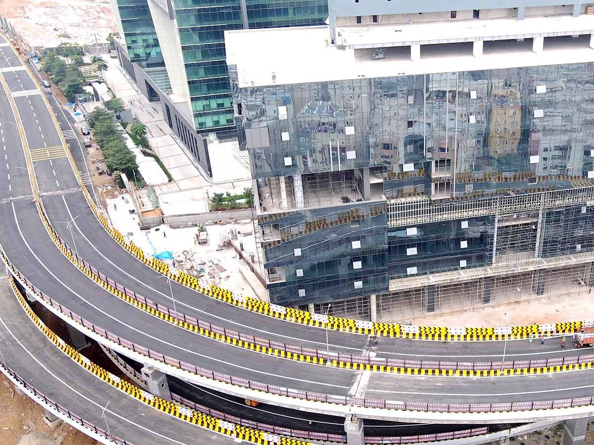 Hyderabad: Shilpa Layout flyover, Gachibowli Photos Goes Viral - Sakshi